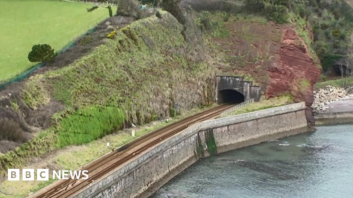 Rail worker in Devon jumped to avoid being hit by train - BBC News