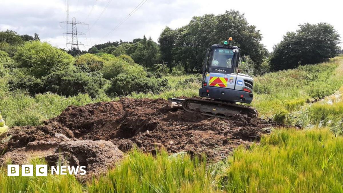 Water restored to hundreds of homes in Leslie, Fife - BBC News