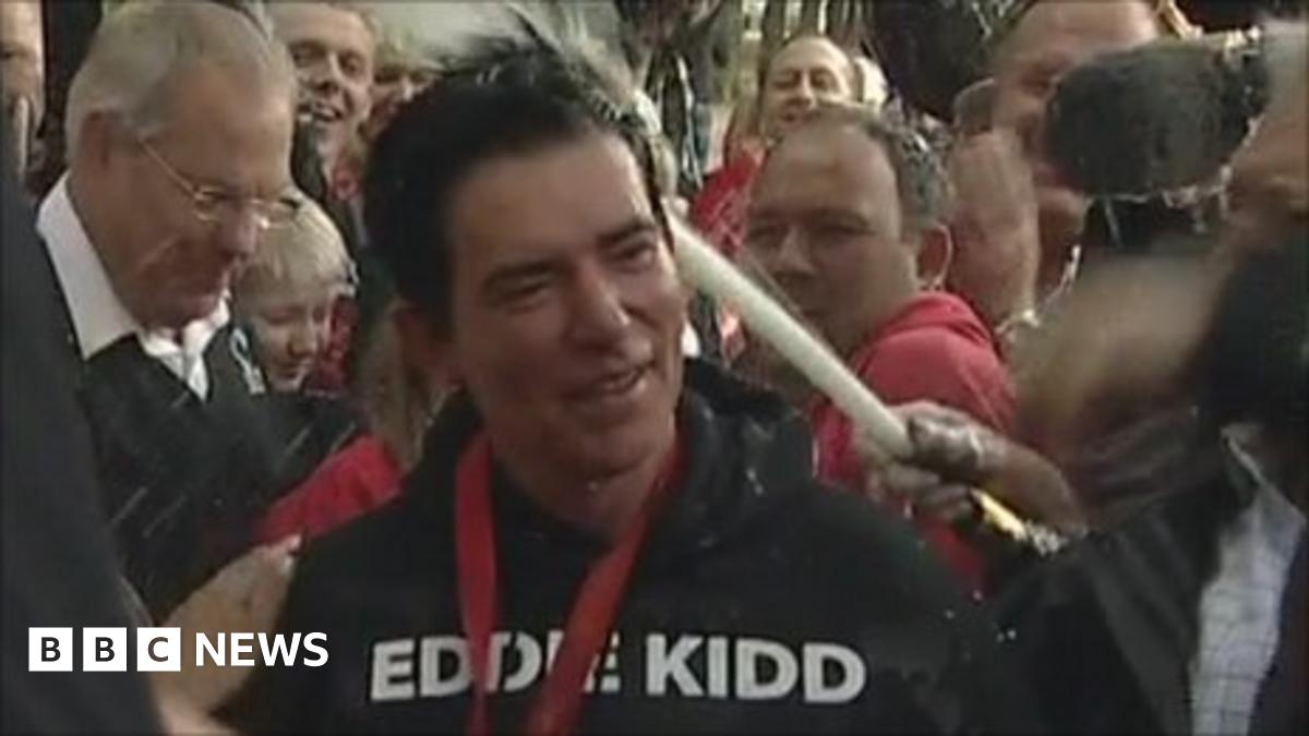 Ex-stuntman Eddie Kidd completes London Marathon - BBC News