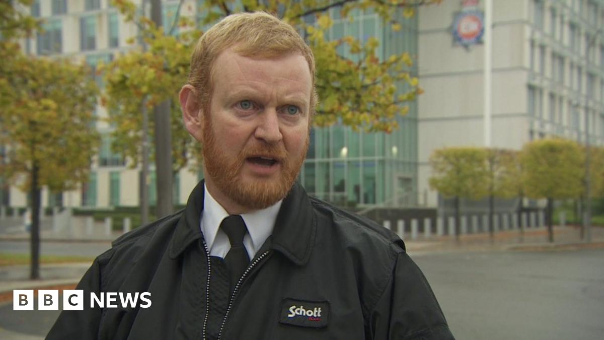 Sacked senior GMP officer claims to be 'victim of corruption' - BBC News