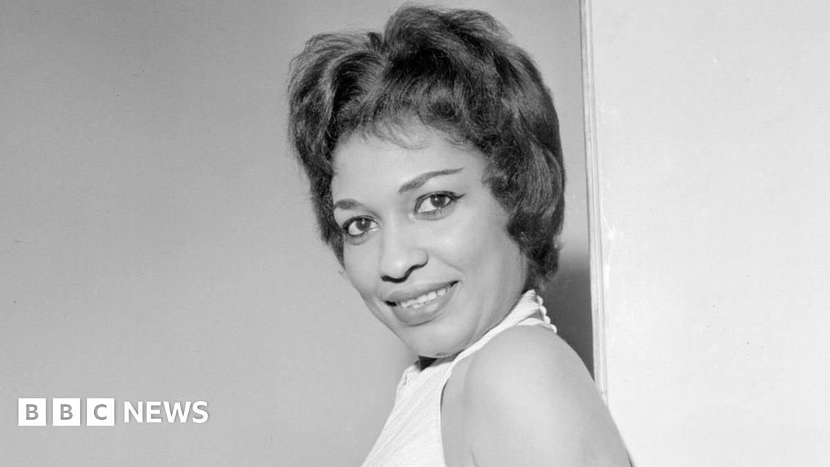 'Founding spirit' of Notting Hill Carnival honoured - BBC News