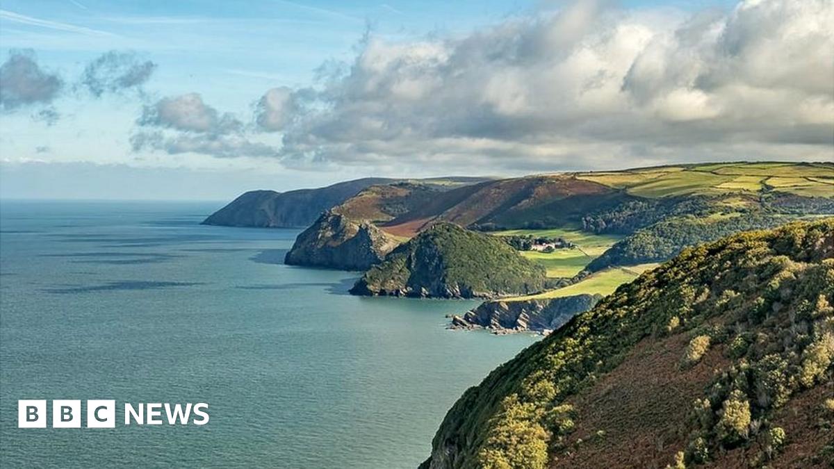 Photographers showcase beauty of Exmoor National Park - BBC News