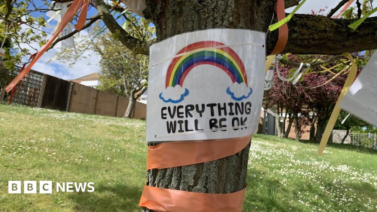 Covid: Snapshots of lockdown reveal 'unequal' pandemic - BBC News