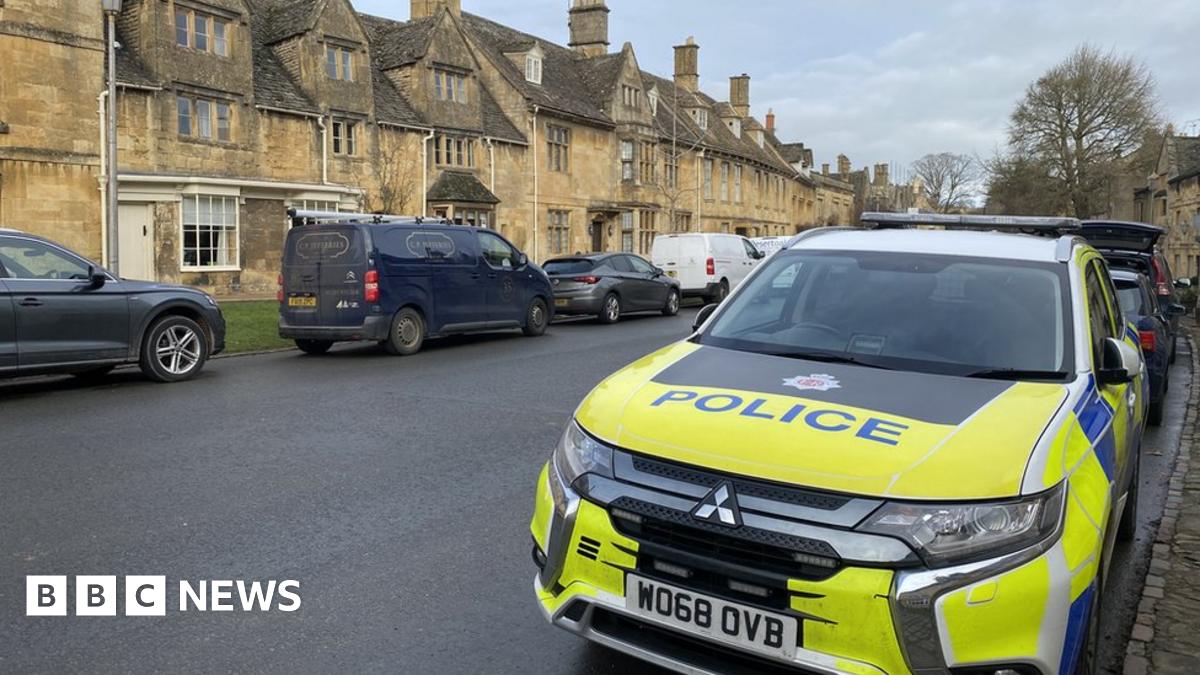Gloucestershire: Murder arrest after death of woman - BBC News