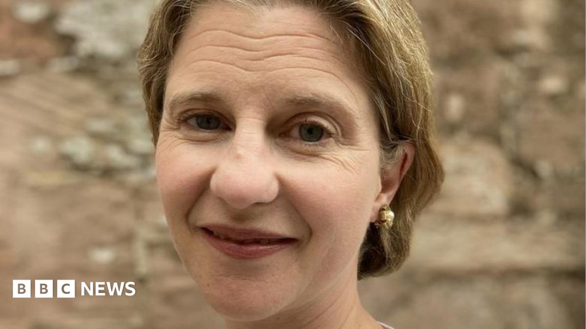 Dr Caroline Campbell makes history at national gallery - BBC News