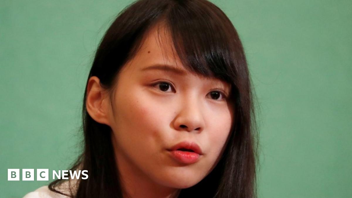 Hong Kong: Protest leader Agnes Chow jumps bail - BBC News