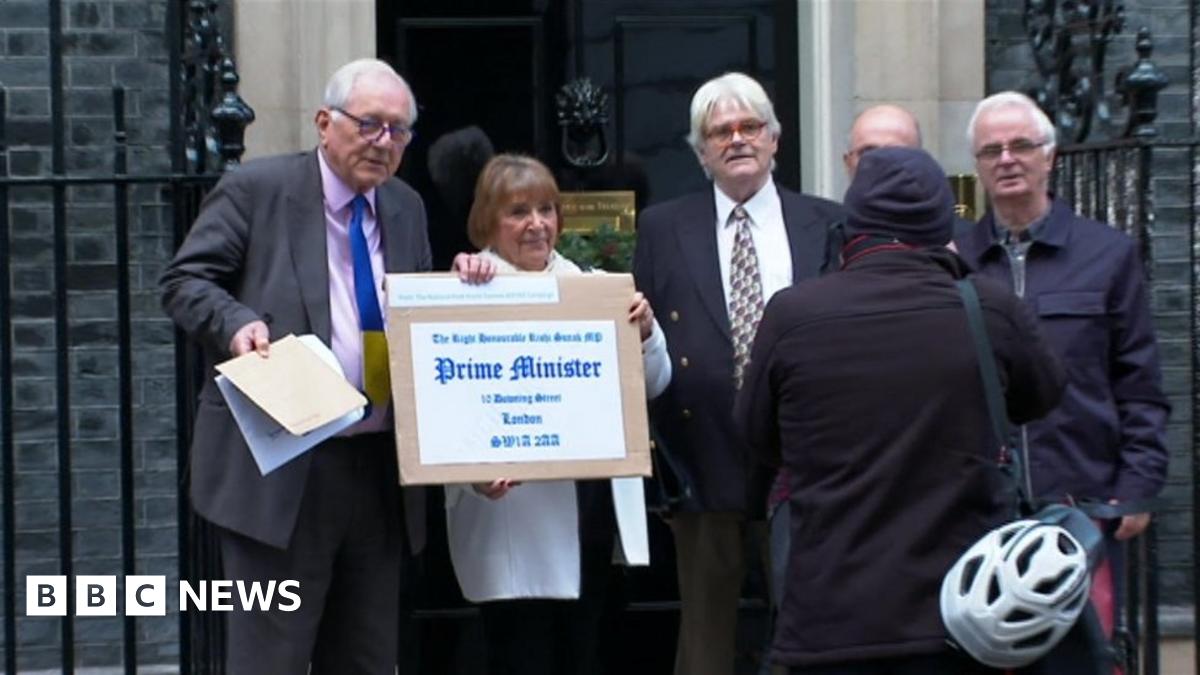 Somerset park home resident calls for legal change - BBC News