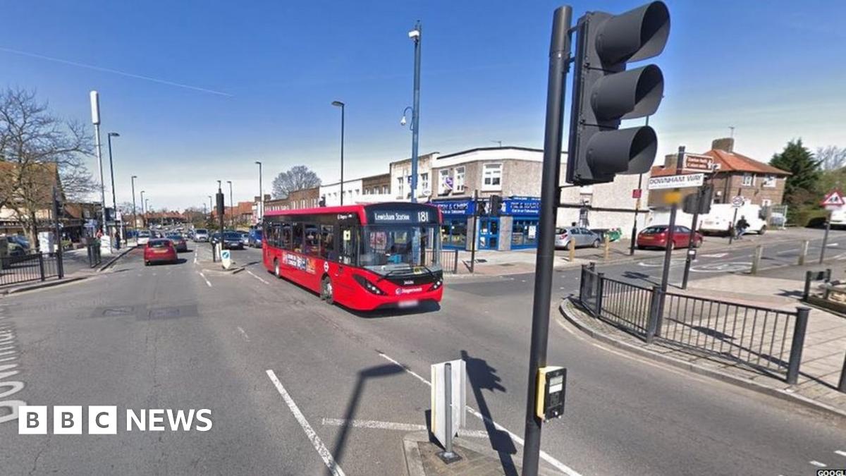 Man dies after Lewisham chicken shop fight - BBC News