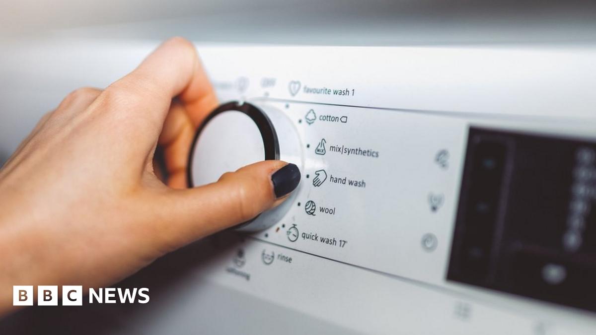 Coronavirus: Energy bill help for vulnerable amid outbreak - BBC News