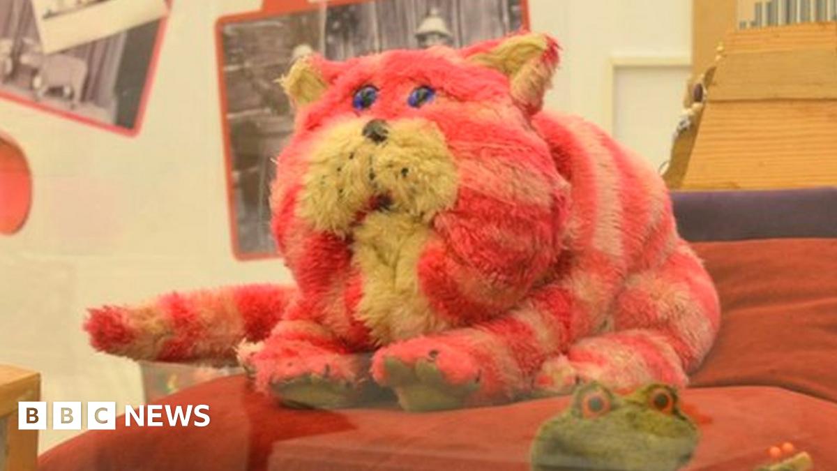 BBC TV children's favourite Bagpuss is 50 - BBC News