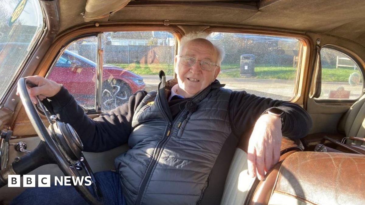 West Sussex: Classic car club members upset over car park ban - BBC News