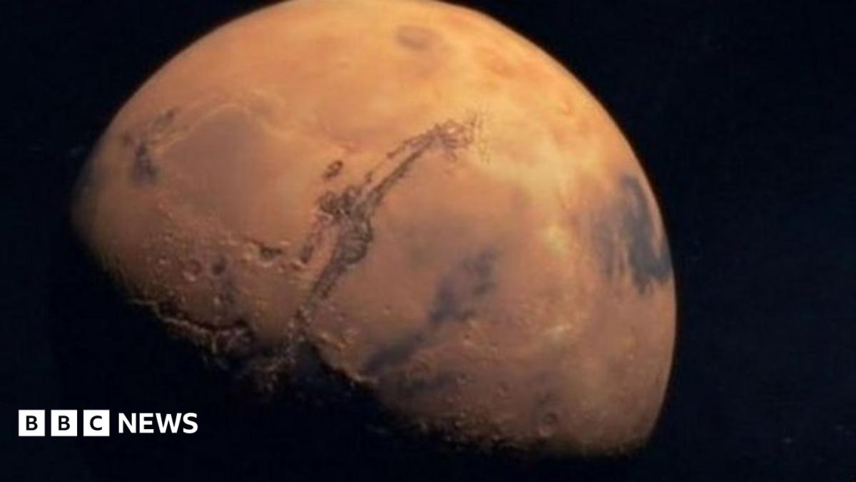 Methane gas clue to 'life on Mars' - BBC News