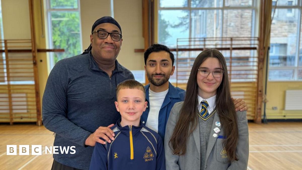 Hamilton stars ask Belfast students 'Who tells your story?' - BBC News