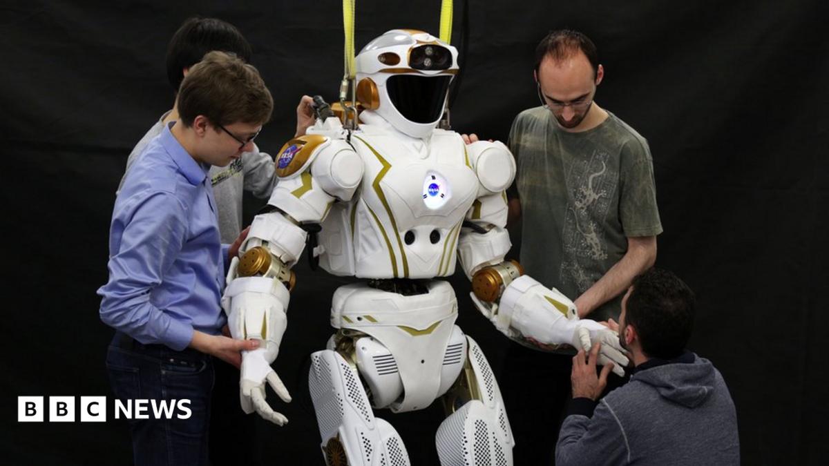 Humanoid robot Valkyrie arrives at Edinburgh University - BBC News