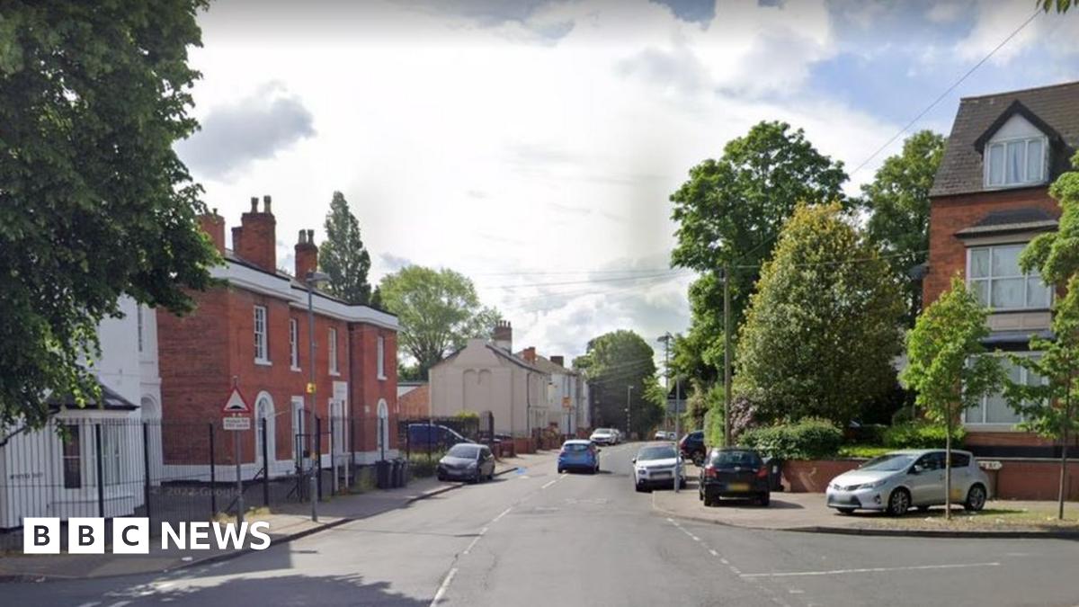 Man,18, charged with murder after Birmingham stabbing - BBC News