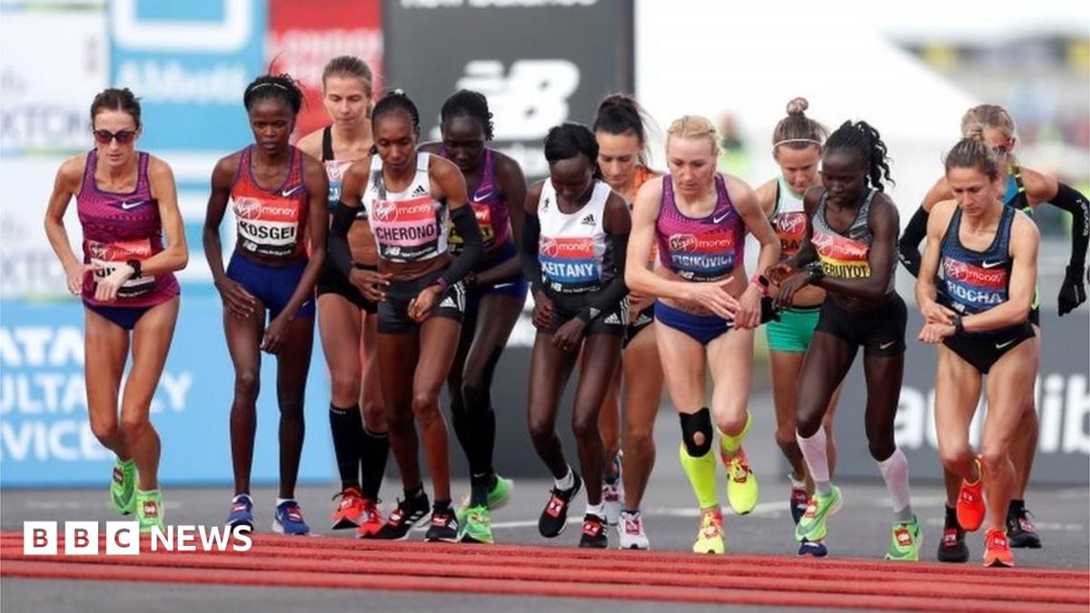 London Marathon 2020: More than 45,000 runners take part - BBC News
