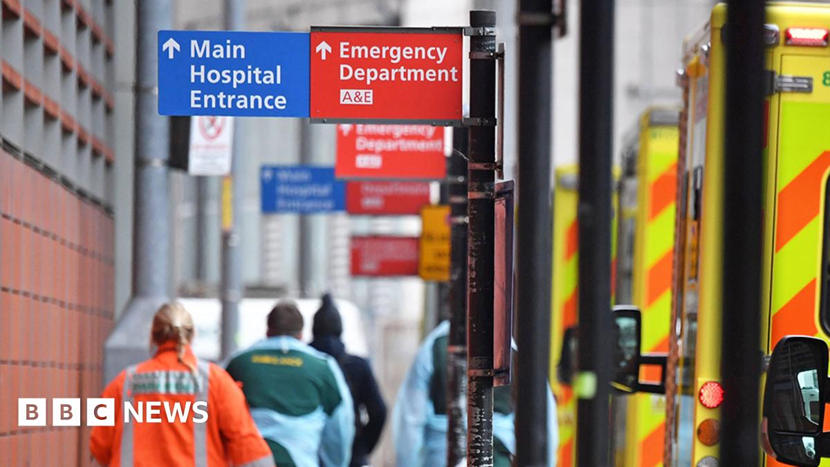 NHS pay deal signed off for one million staff - BBC News
