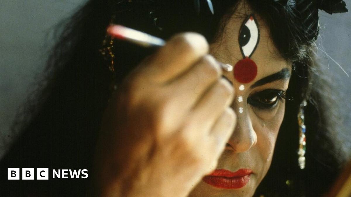 India's 'last' female impersonator - BBC News