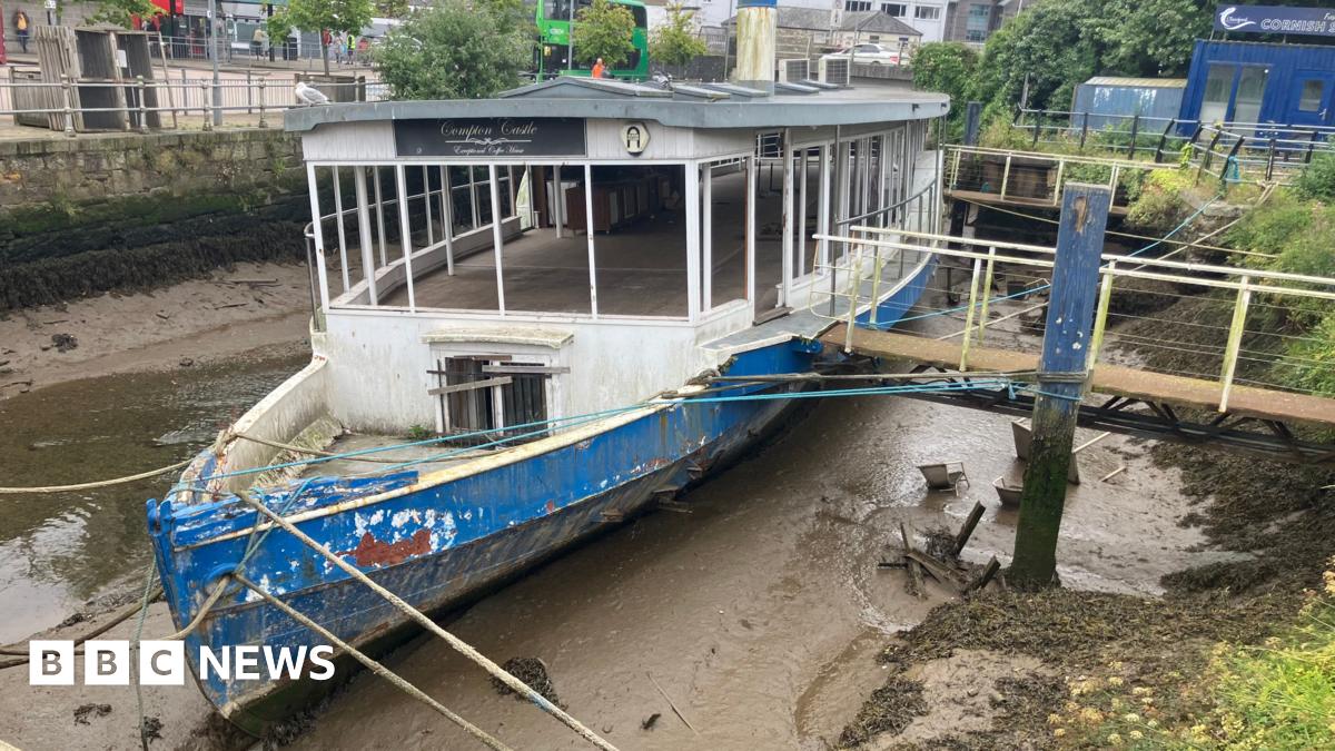 Removal work to begin on Truro paddle steamer The Compton Castle - BBC News