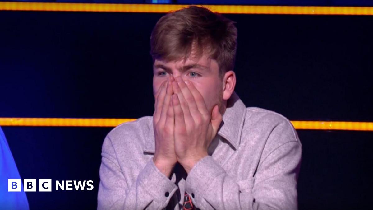 Wirral man kept £99k TV quiz prize secret to surprise his family - BBC News