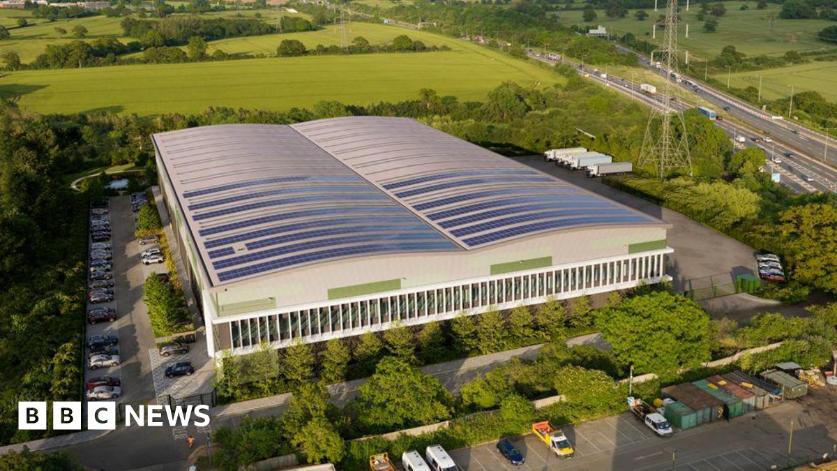 Warehouse plan for M25 'grey belt' land in Hertfordshire approved - BBC ...