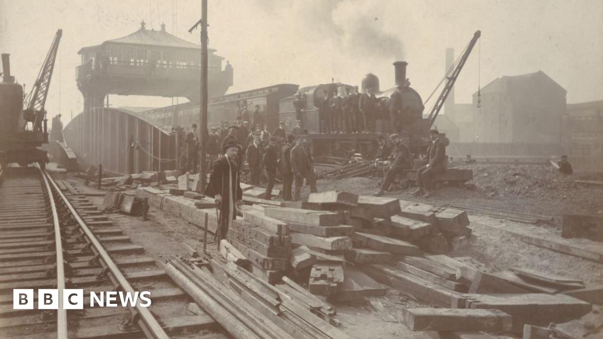 Hull railway exhibit explores over 200 years of history - BBC News