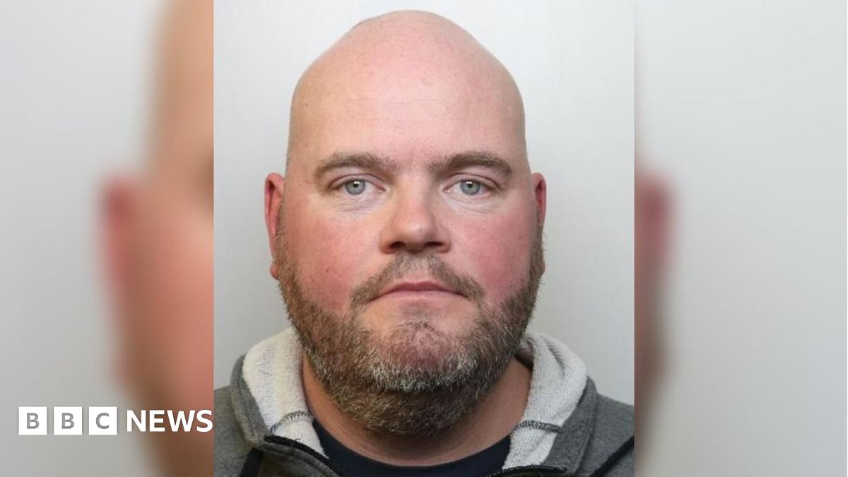 Bristol bomb hoaxer jailed for 40 months over pub evacuation - BBC News