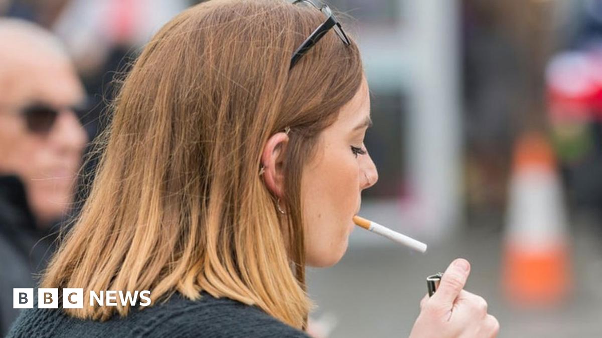 Who are the smokers that haven't quit? - BBC News