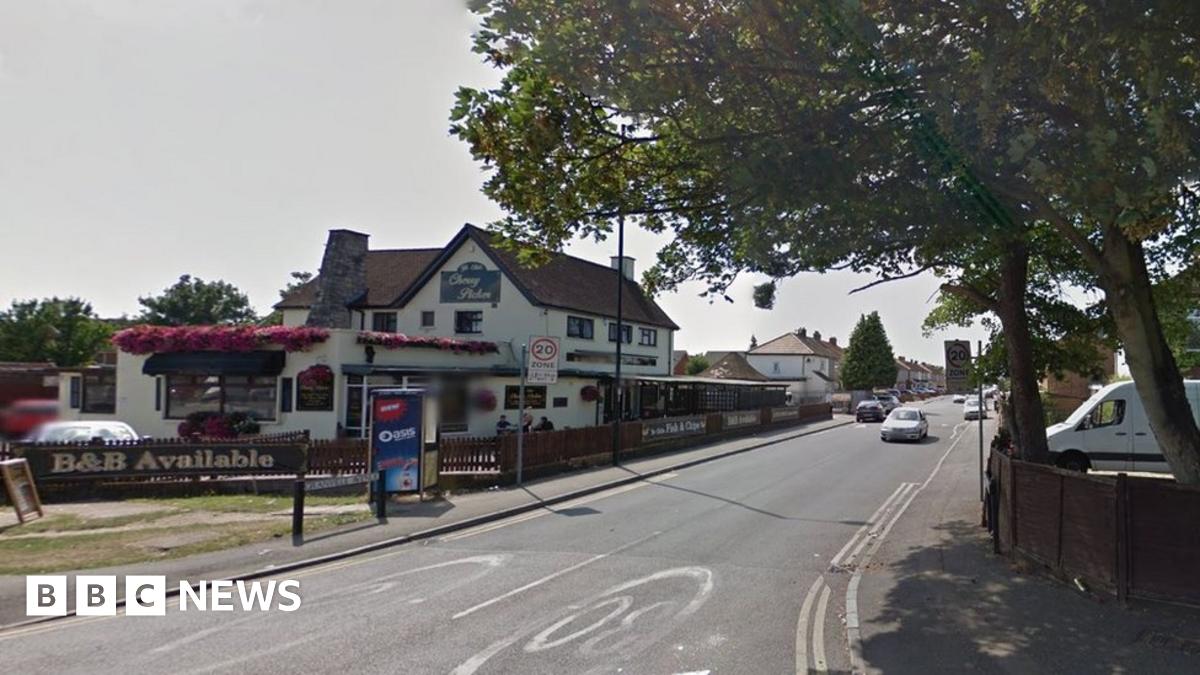 Slough burglary: Armed gang robs woman at knifepoint as daughter slept ...
