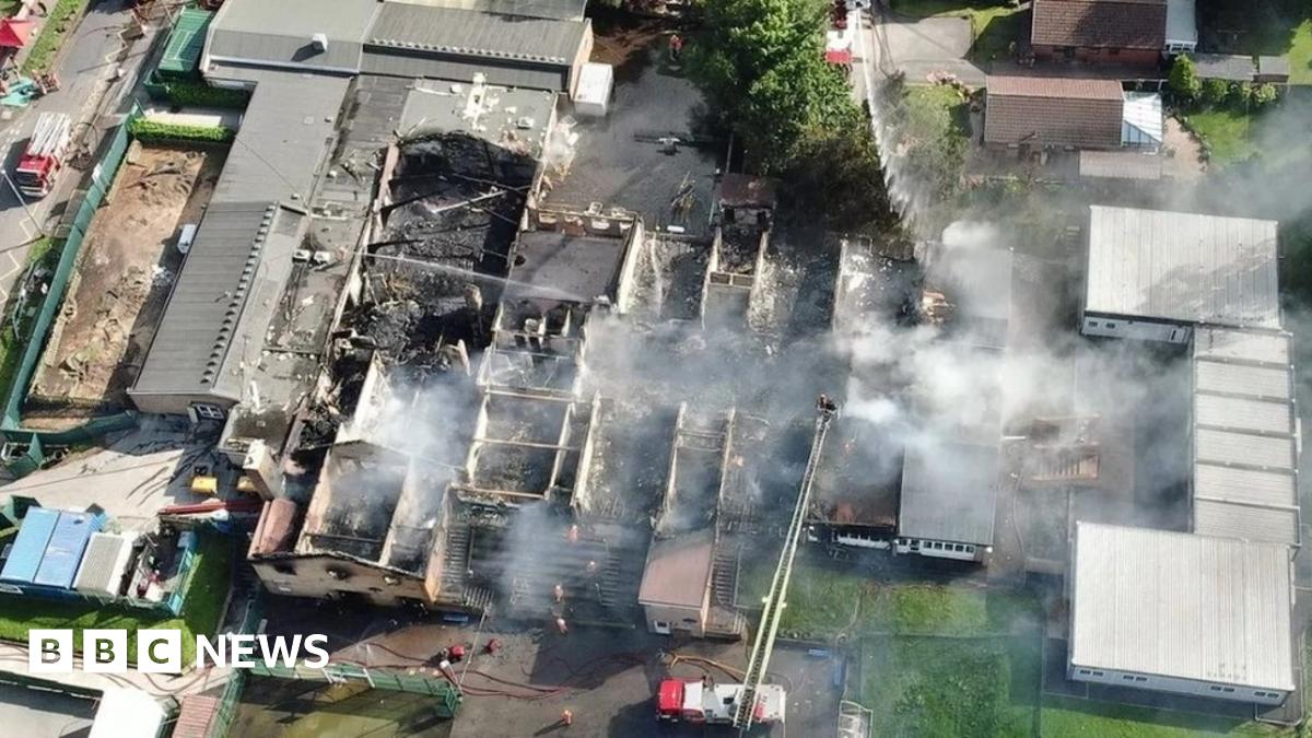 Bolton pupils move into new home after school burnt down - BBC News