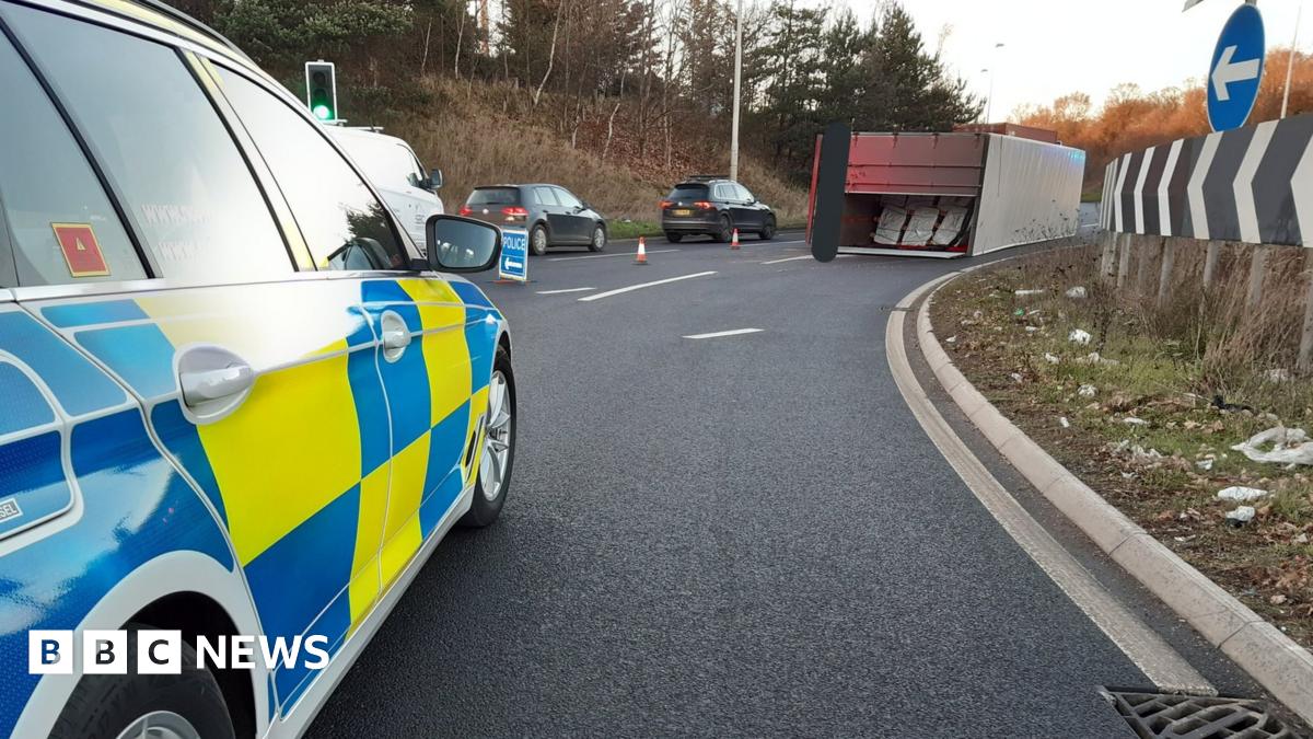A14 at Felixstowe closed after lorry overturns on roundabout - BBC News