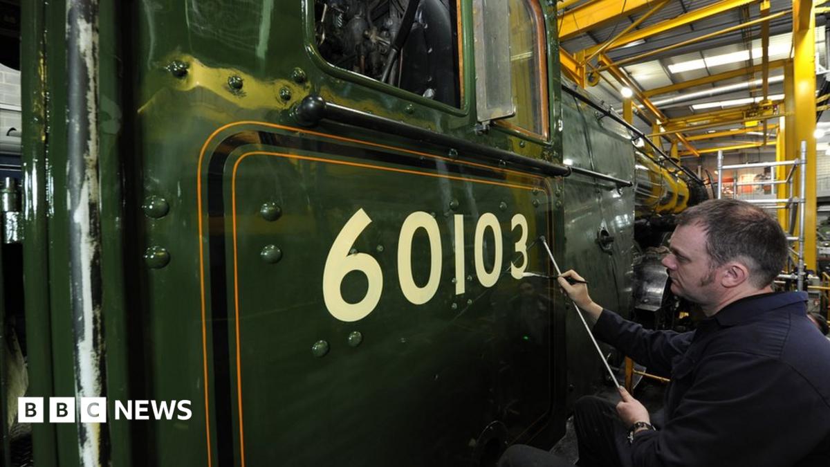 Flying Scotsman restoration completed with BR colours restored - BBC News