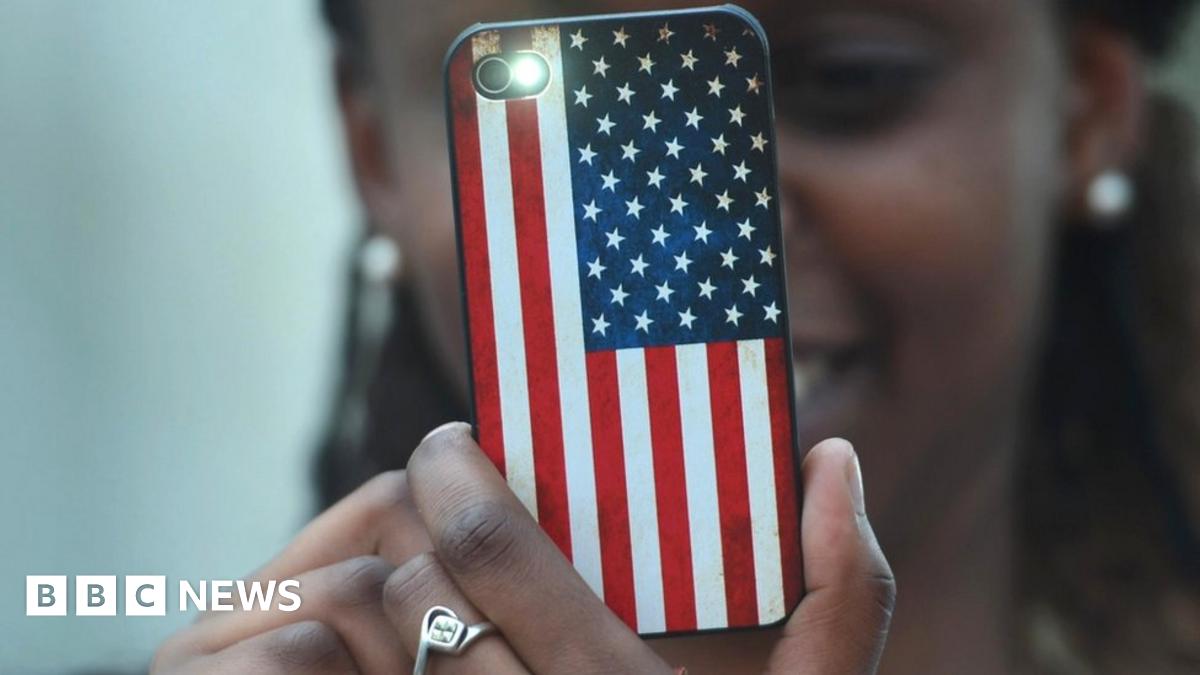 Phone and laptop searches at US border 'quadruple' - BBC News