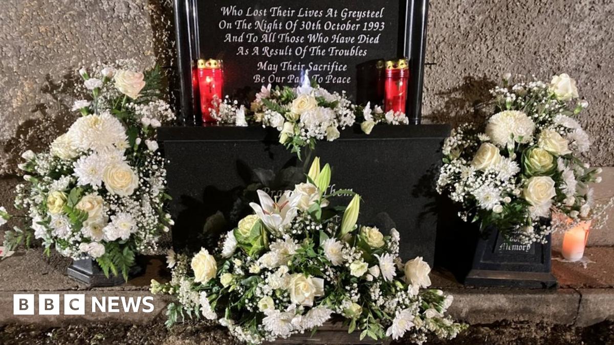 Greysteel: Victims of bar attack remembered on 30th anniversary - BBC News