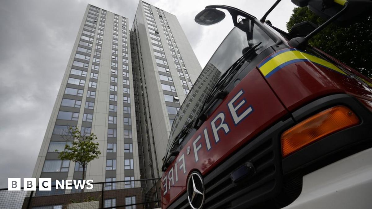 Replacement cladding fails fire safety test - BBC News