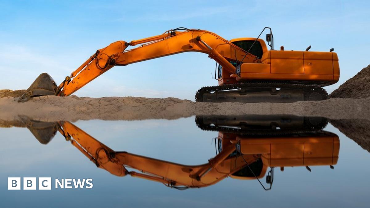 Using plastic waste to help solve sand shortages - BBC News