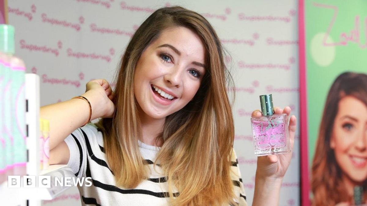 YouTuber Zoella apologises for old offensive tweets - BBC News