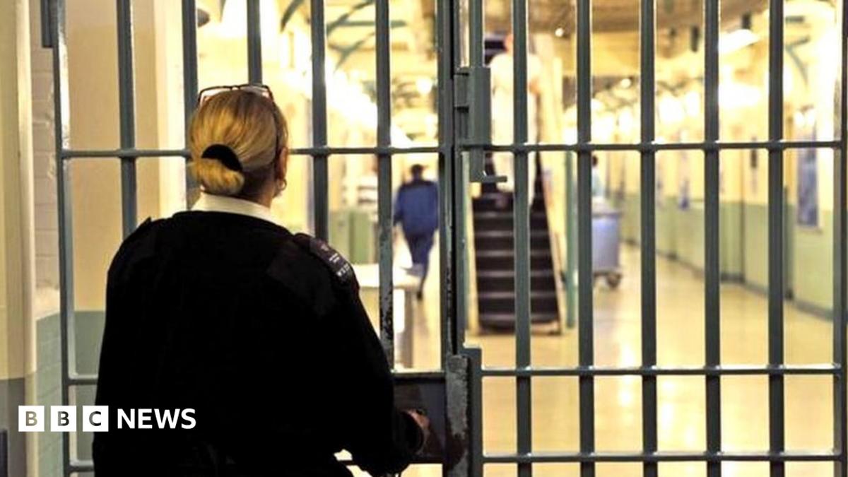 Low-level offenders could be released early under jail reforms - BBC News
