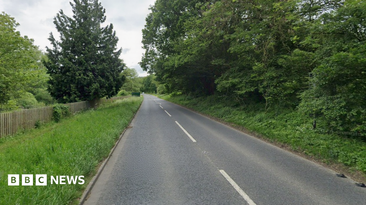 A40 closed in both directions after serious crash in Cotswolds - BBC News