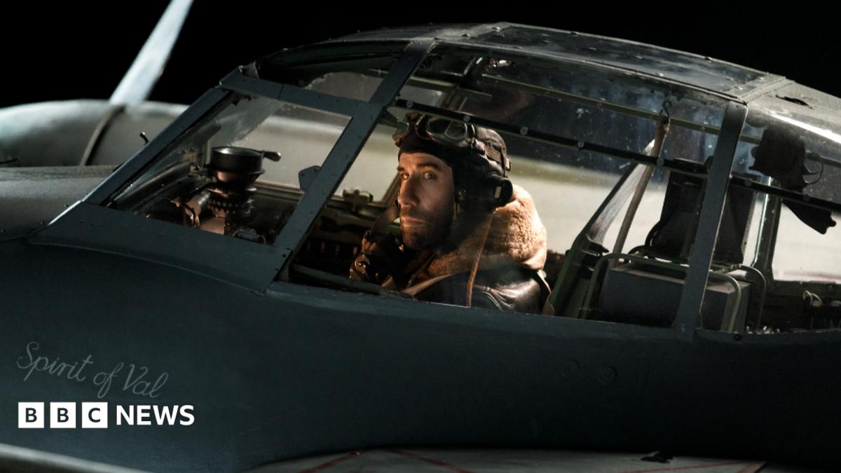 The Shepherd: RAF West Raynham control tower in Travolta film - BBC News