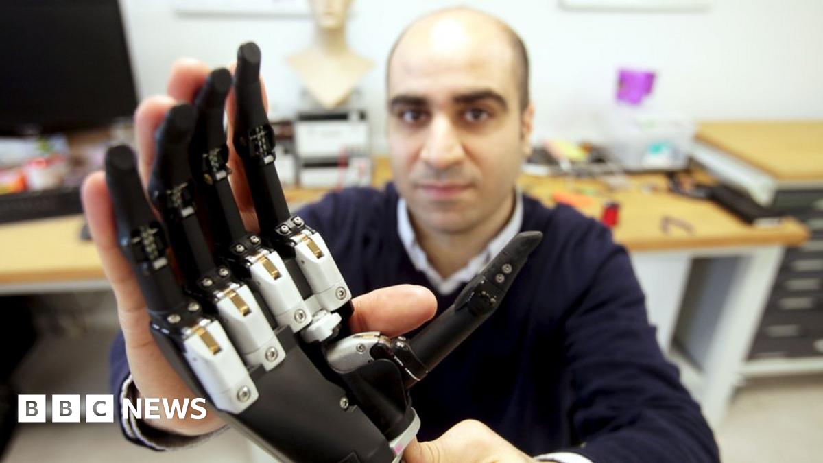 Bionic hand 'sees and grabs' objects automatically - BBC News