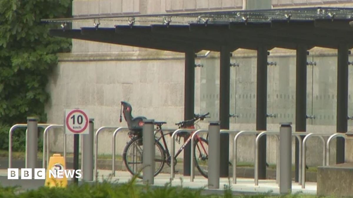 Simon Harris: €336k bike shed 'inexplicable and inexcusable' - BBC News
