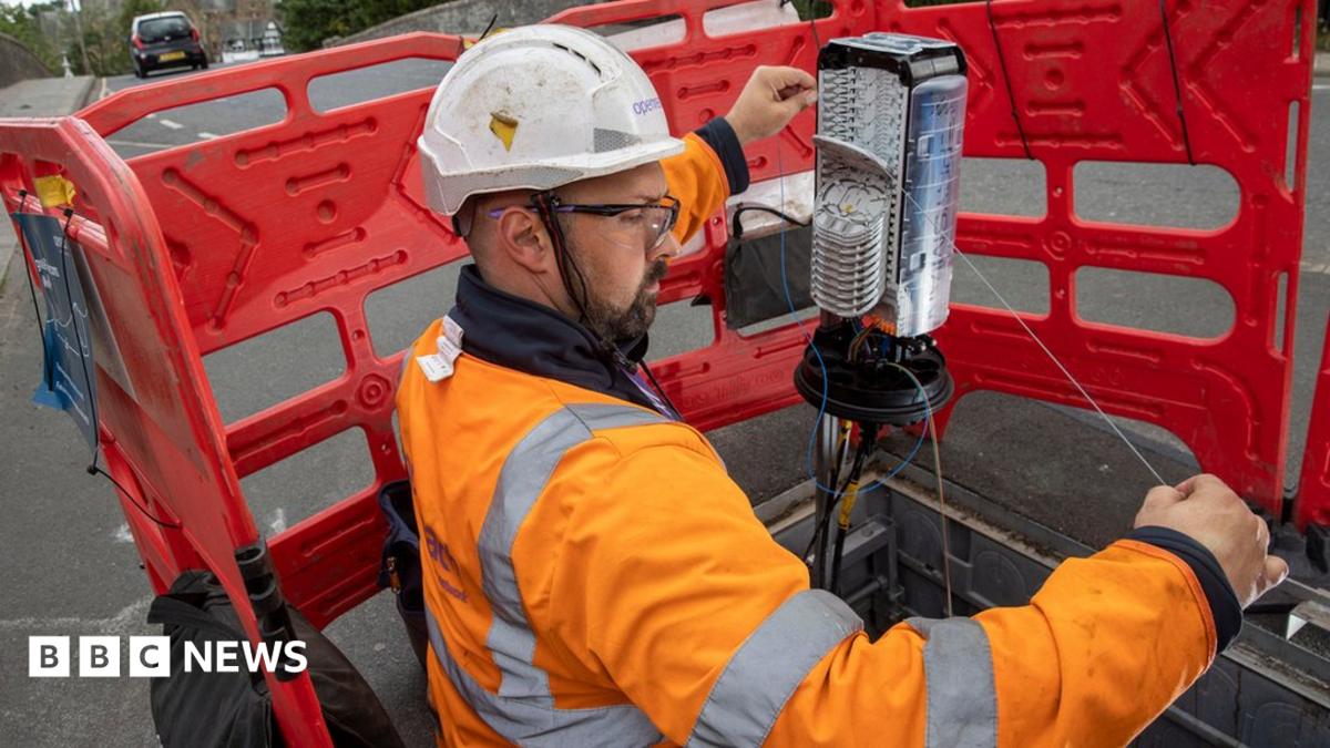 Openreach axes connection fees for low-income homes - BBC News