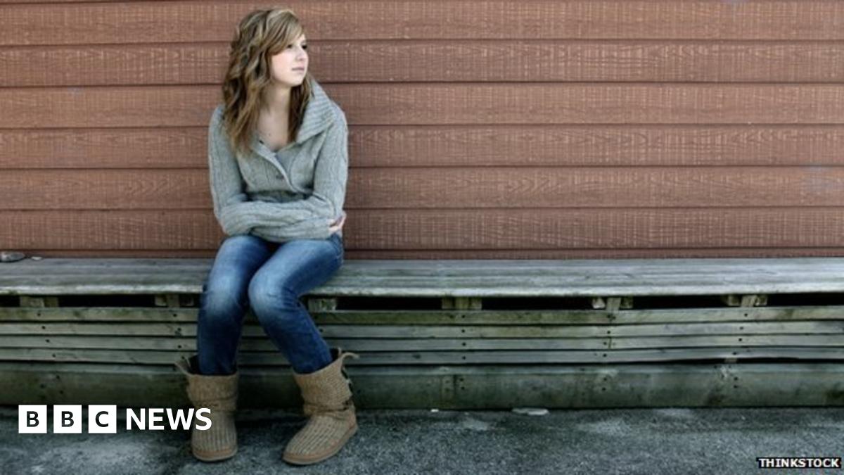 Coronavirus and schools: Ditch truancy fines, say doctors - BBC News