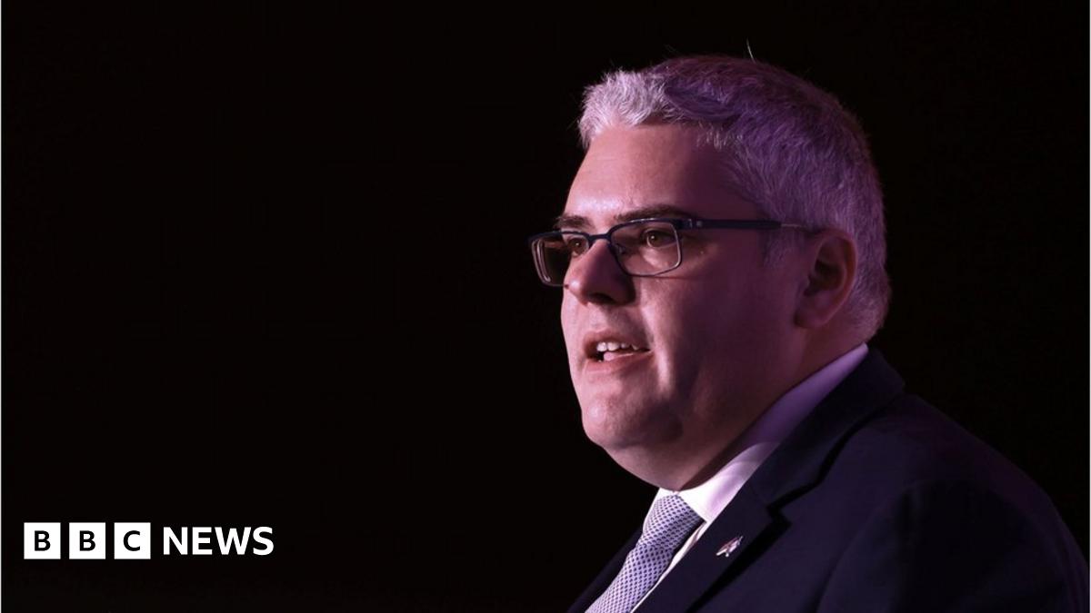 DUP focus unchanged after ‘difficult’ week - Gavin Robinson - BBC News