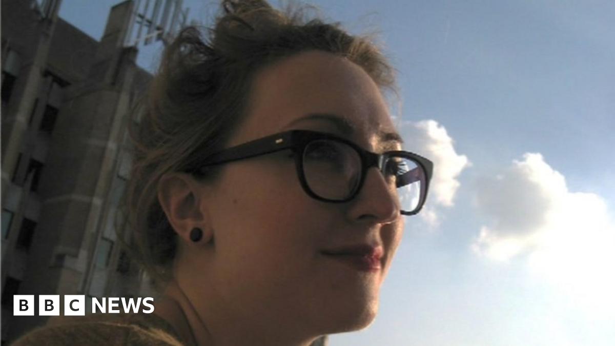 Louise Wright death: Cyclist 'dragged underneath lorry' - BBC News