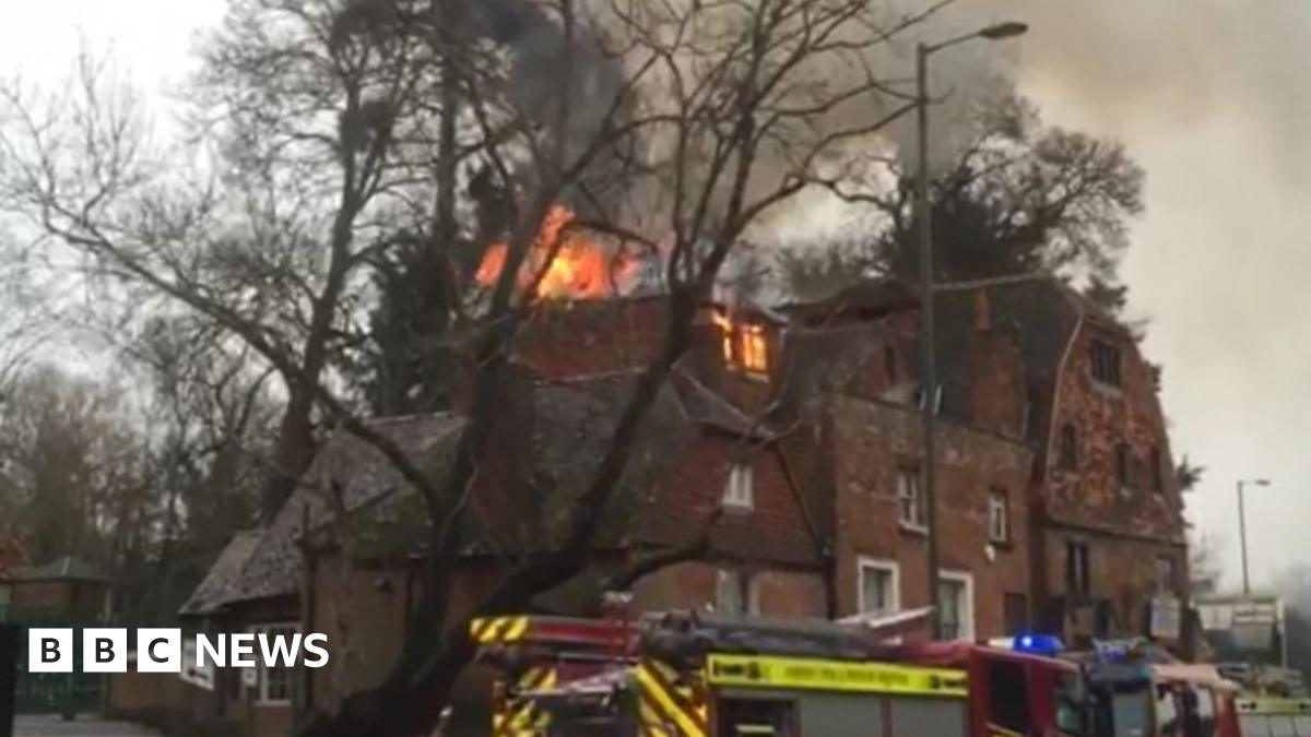 Fire destroys roof of Farnham's 17th Century Bourne Mill - BBC News