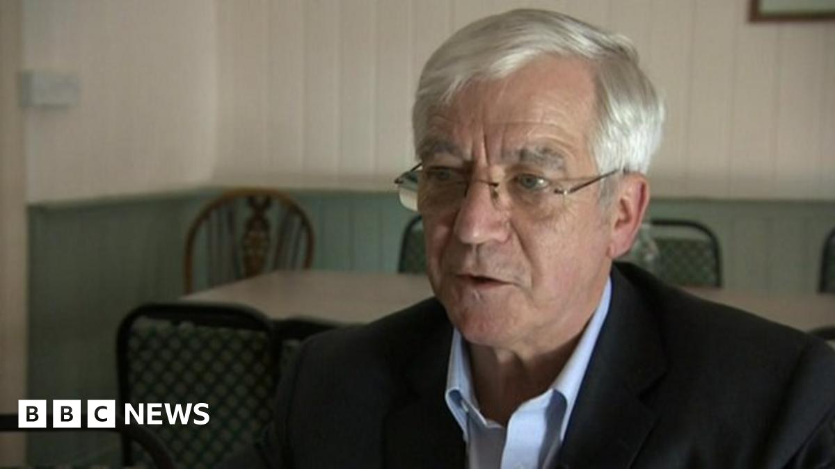 Suffolk to USA councillor Brian Riley holds Hadleigh surgery - BBC News