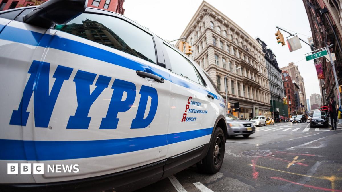 NY police to pay $17.5m over hijab mugshot row - BBC News