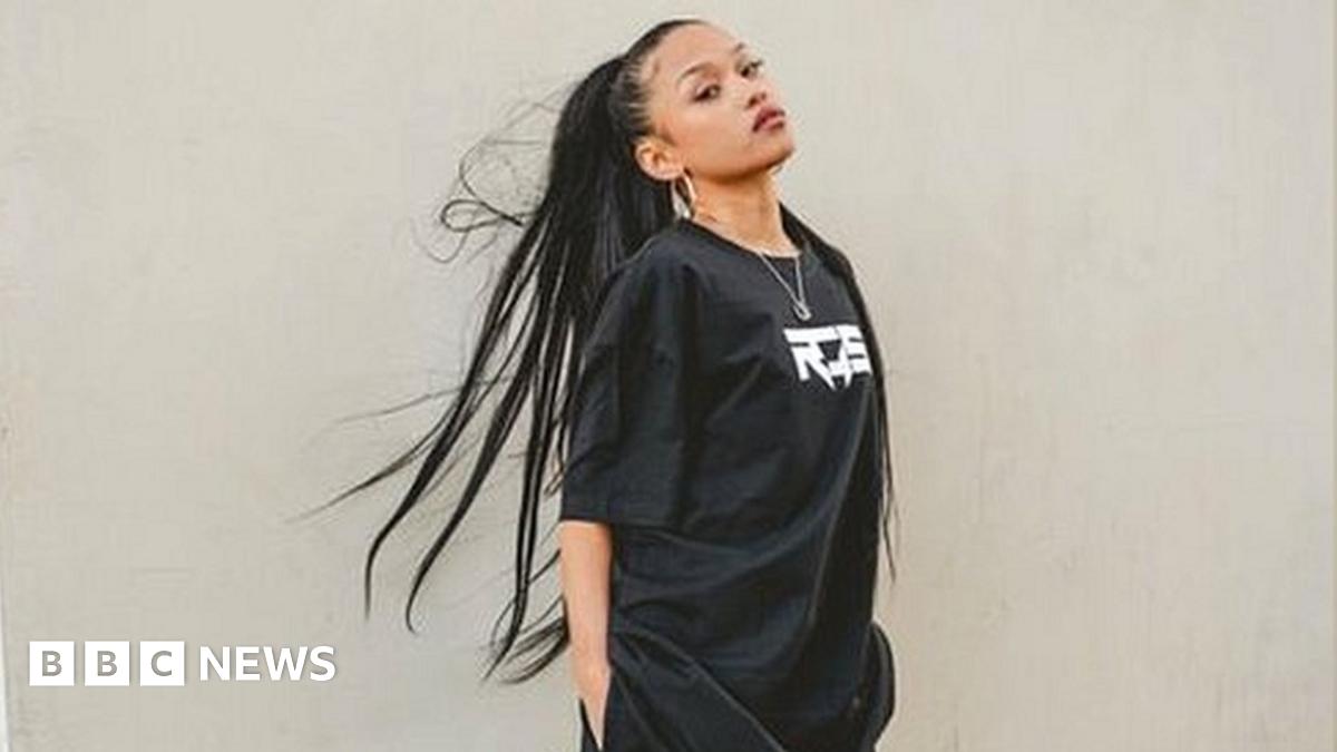 Bristol artist Xyzelle describes Project Icon 'pressure' - BBC News